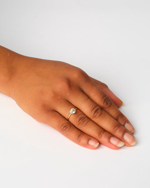 Shimara Carlow — Pale Blue Sapphire Ring 18k Gold | SHOP@Craft