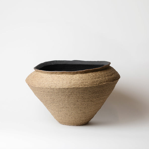 Mali Taylor — Large Orbit Vase in Black | SHOP@Craft